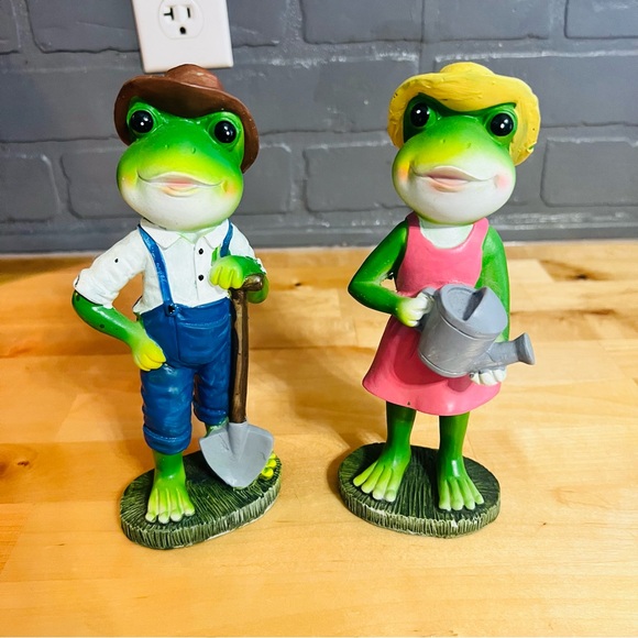 Accents | Decorative Pair Of Resin Garden Frogs Ornamental Frog Couple ...